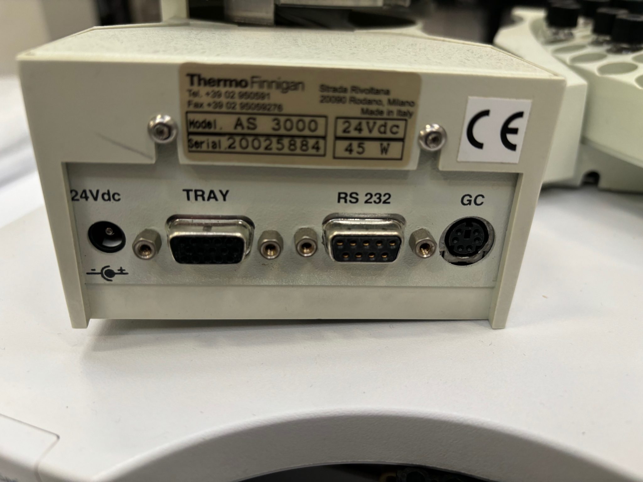 Thermo AS 3000 Autosampler + tray – Lab2